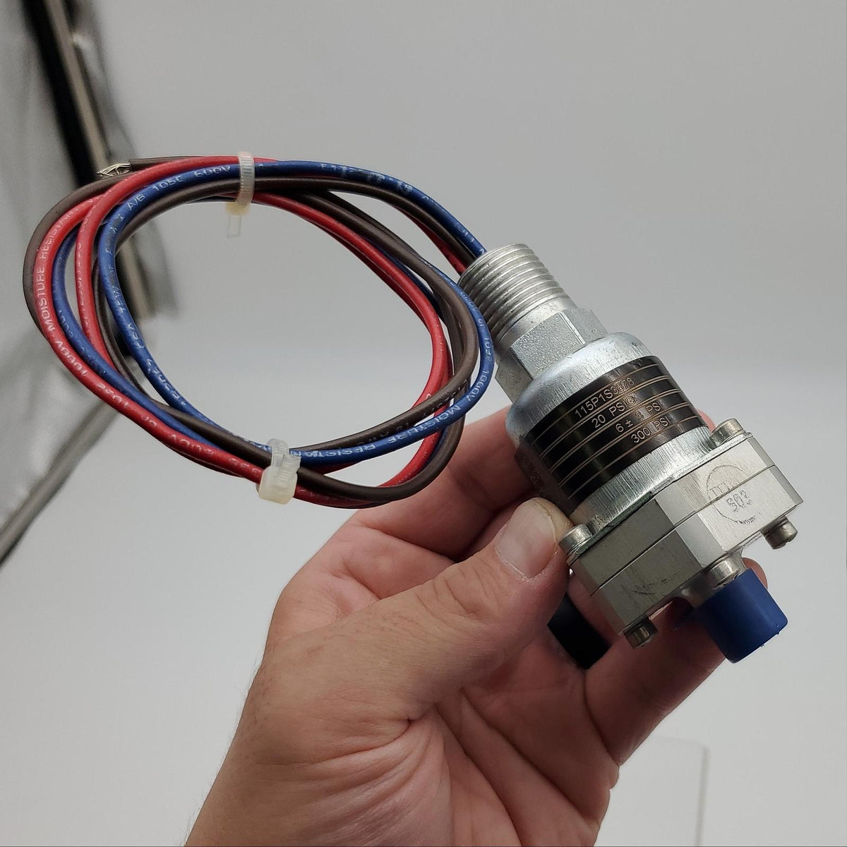 Neo-Dyn 115P1S3878 Pressure Switch DEC 20PSI DBAND 6 to 3PSI 300PSI PR ...