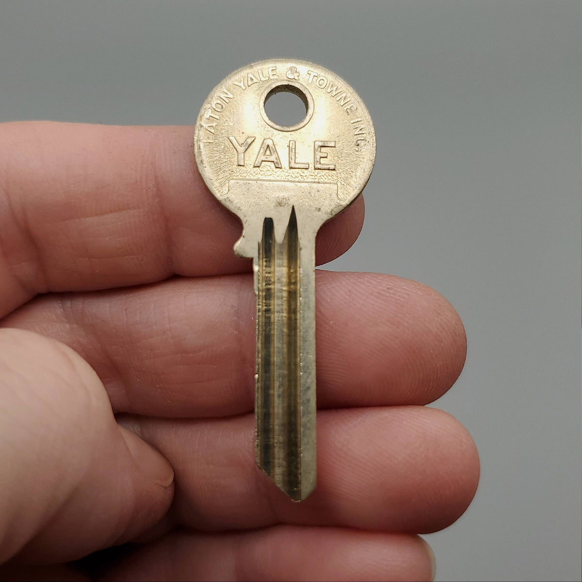 5x Yale RN12 1/2 Key Blanks JE Keyway Nickel Silver 6 Pin NOS — HKResale